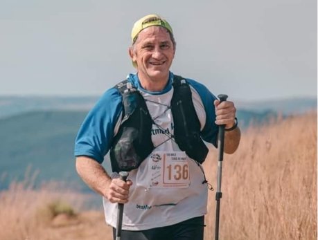 100 αγώνες 100 μιλίων για τον 64χρονο Tobie Reyneke - Runner Magazine