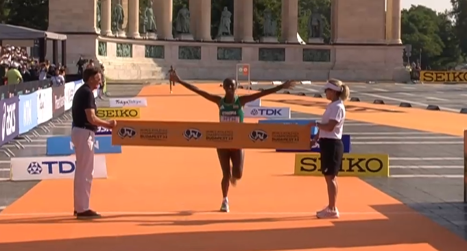 1-2 της Αιθιοπίας στον Μαραθώνιο Γυναικών - Παγκόσμια πρωταθλήτρια η ...