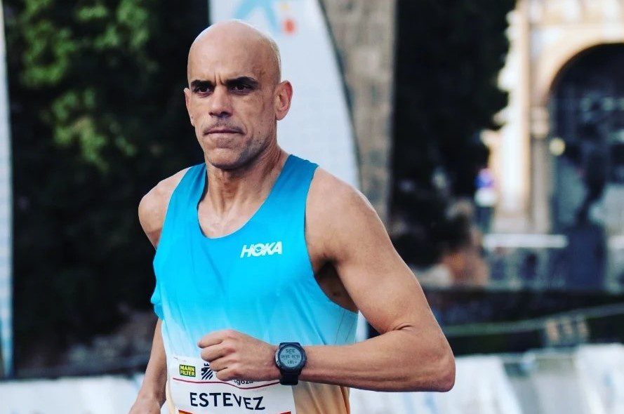 O 47χρονος Reyes Estévez έτρεξε τα 10χλμ. σε 28:56! - Runner Magazine